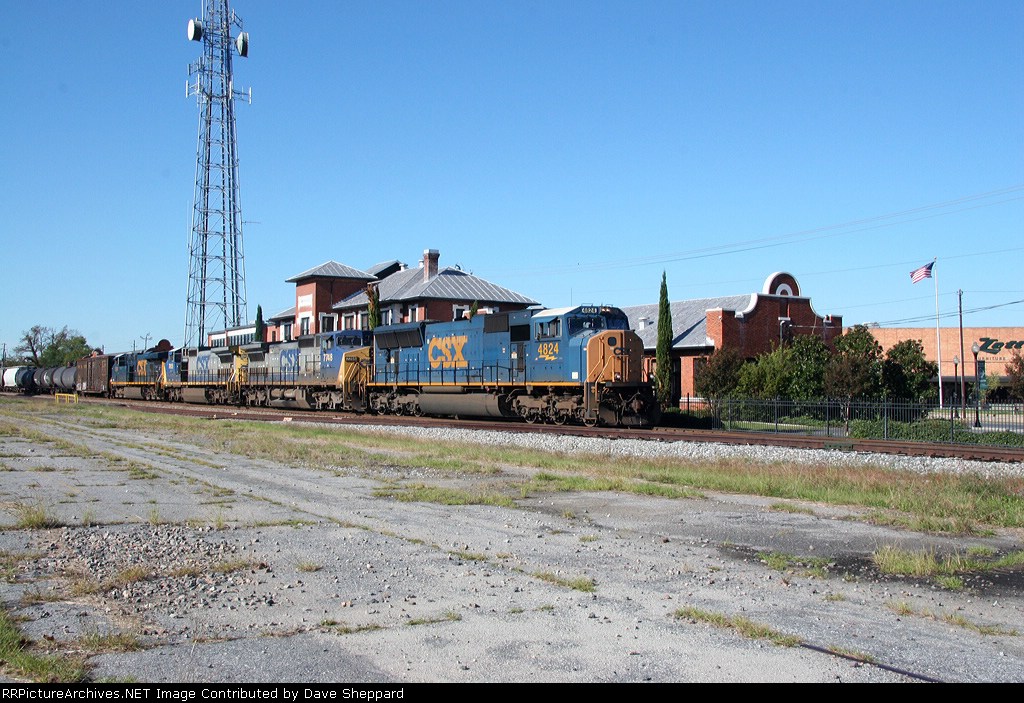 CSX Q692 departing Wacyross